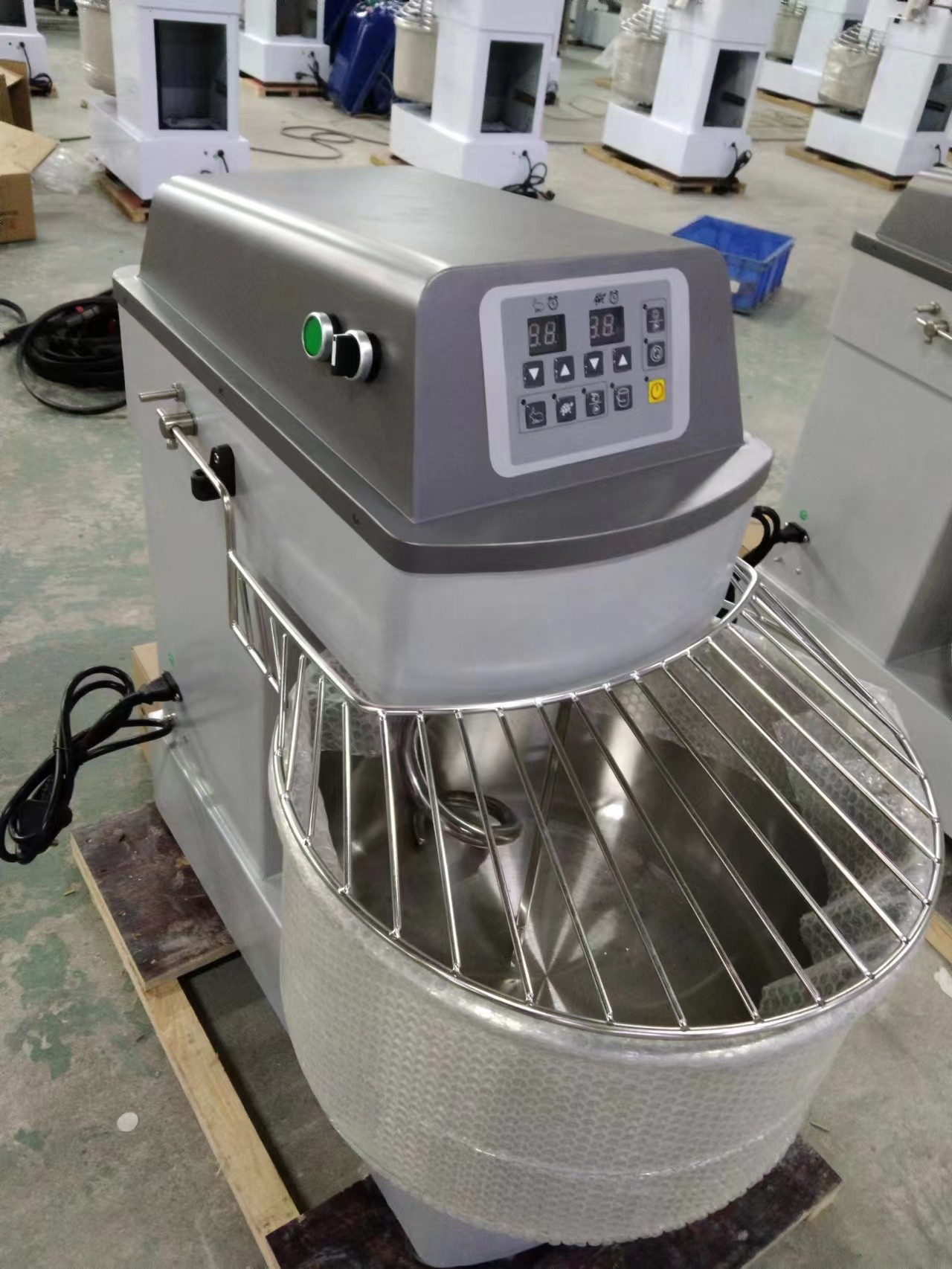 Clockwise Mixing Direction Spiral Dough Mixer with 14-28 Rpm Mixing Speed